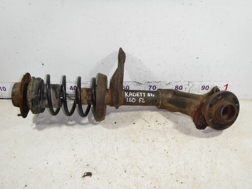 Стойка амортизатора переднего левого Opel Kadett E