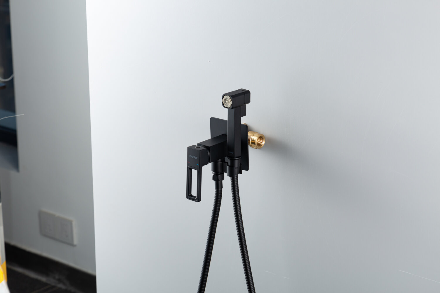 Гигиенический душ скрытого монтажа GAPPO G7217-16 , латунь в черном цвете