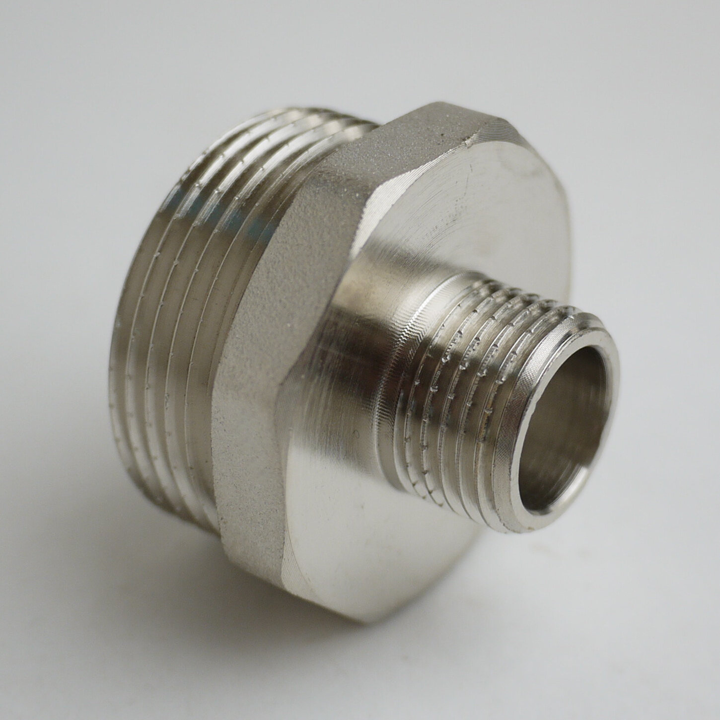 Ниппель латунный никелированный ALTSTREAM 1 1/4 "- 1/2" наружняя резьба
