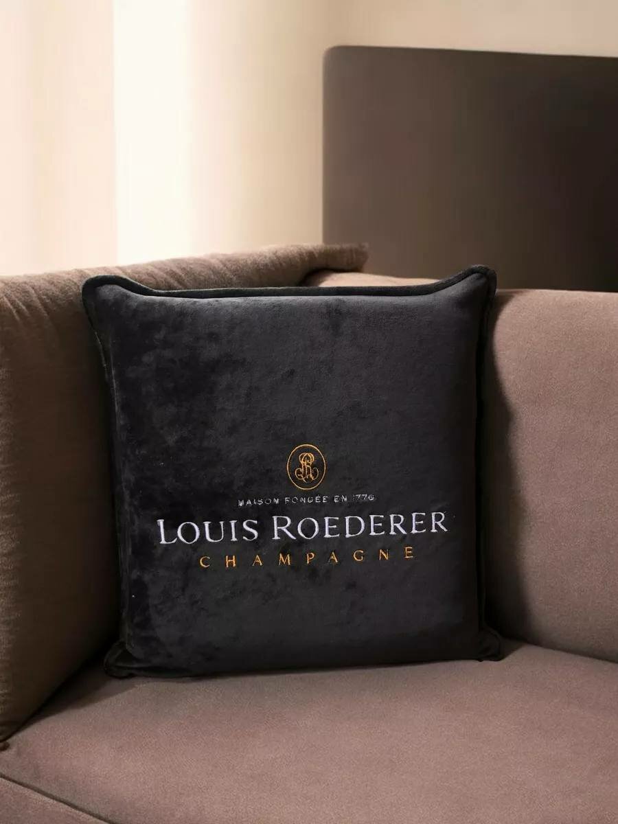Подушка декоративная с вышивкой "Louis Roederer" 35х35 см