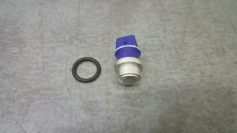 Датчик температуры охлаждающей жидкости Volkswagen 330151