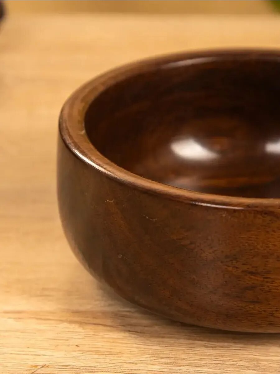 Стильная деревянная чаша для декора и сервировки