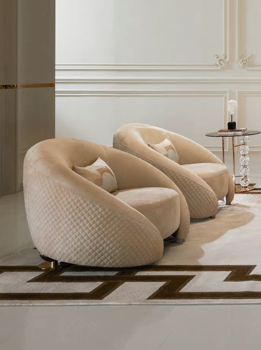 Бежевое кресло MIVICA из итальянской замши
