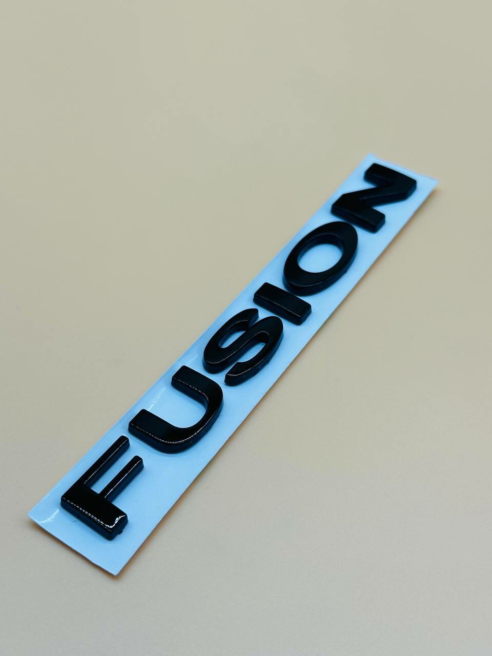Надпись наклейка на багажник Ford Fusion Чёрный Глянец