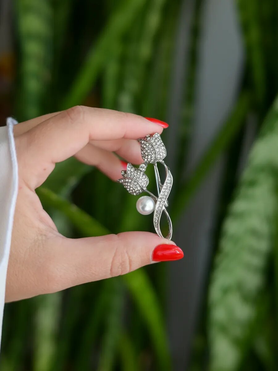 Брошь, стразы, стекло, кристалл