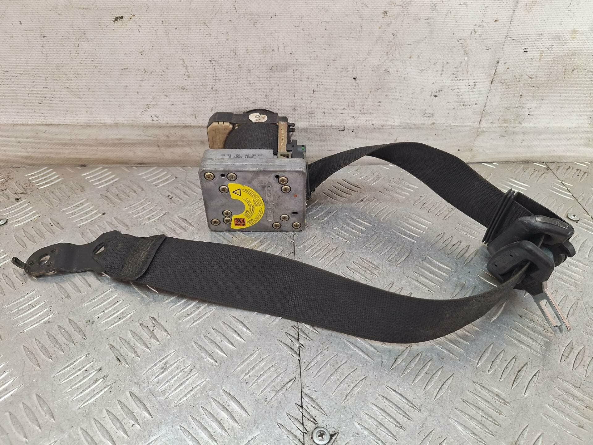 Ремень безопасности передний левый Mercedes-Benz C W203 2004 33015929C