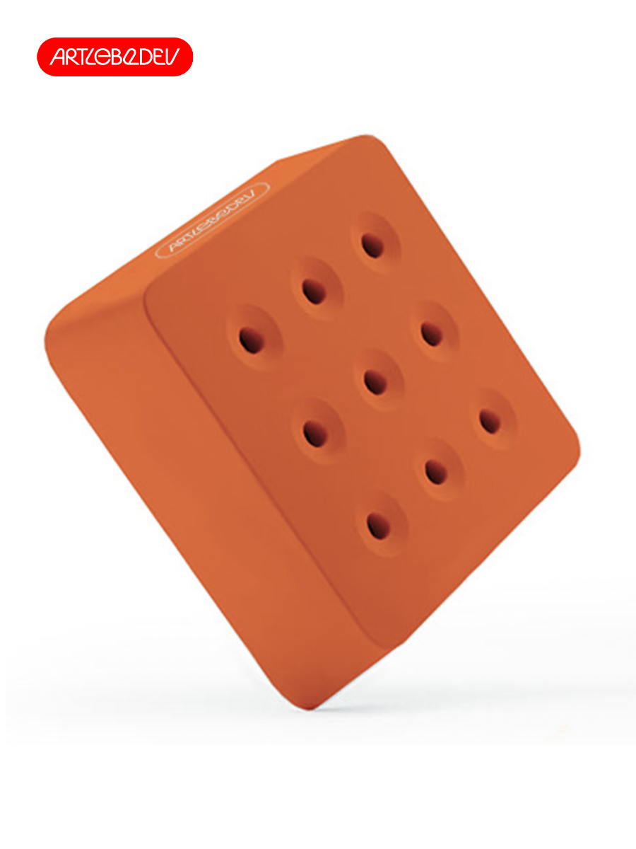 Розетка многофункциональная с 9 ходами студии Артемия Лебедева оранжевая