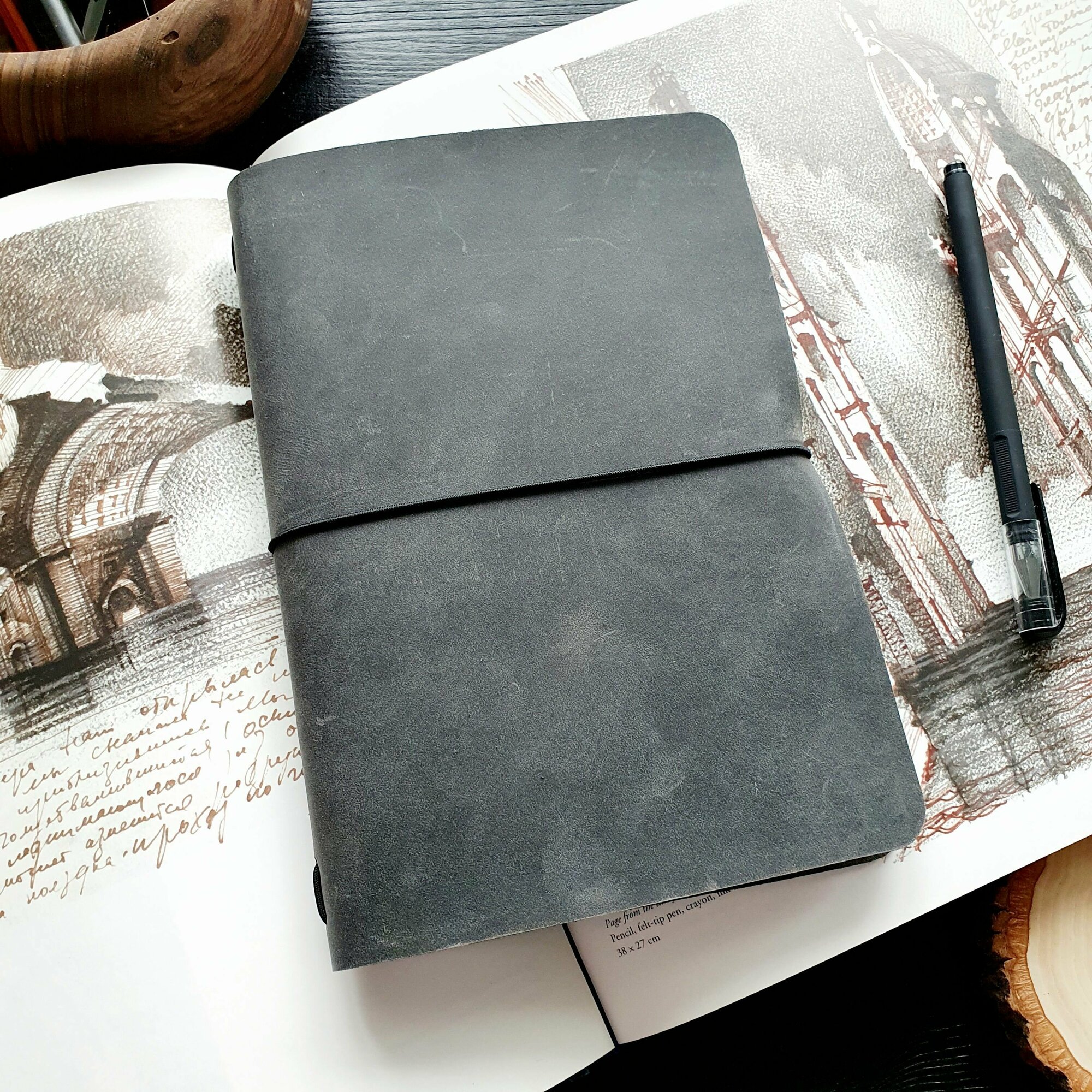 Кожаный блокнот без разметки формата А5 (15х21см) в стиле Мидори (Midori) со сменными тетрадями на резинке, 90 листов