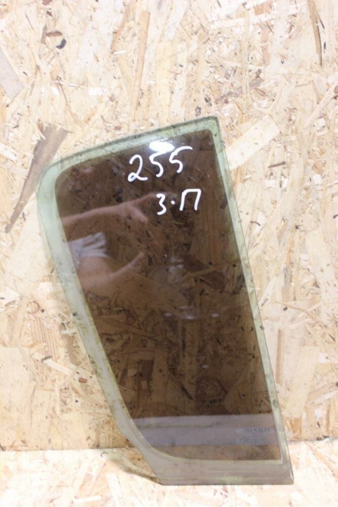 Стекло двери задней правой форточка RENAULT CLIO 2005 2012 8200674056