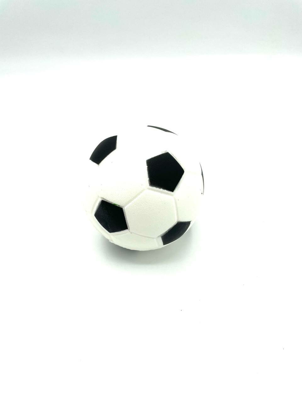 Сквиши мячик футбольный.