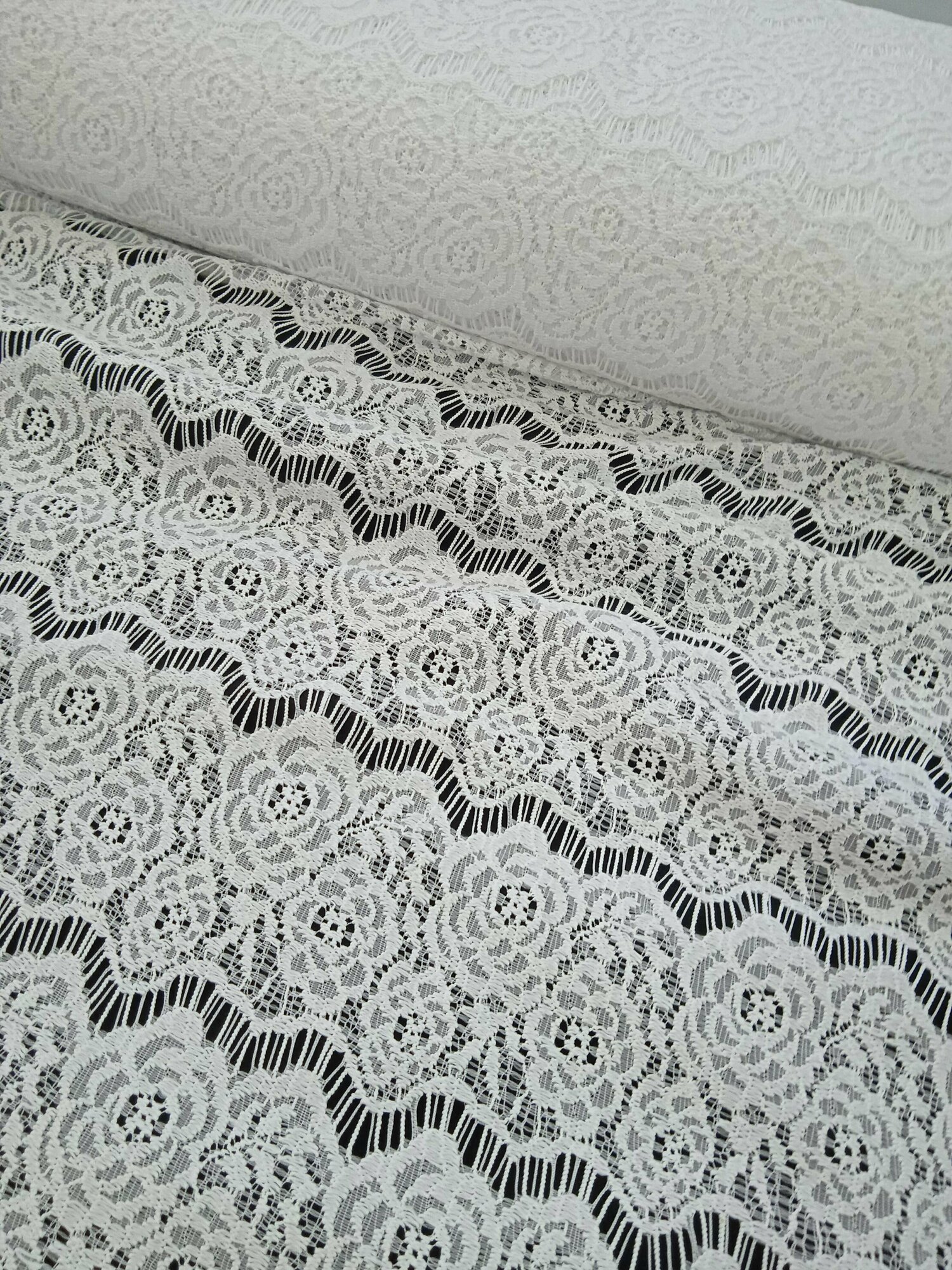 Ткань гипюр . Цвет белый, отрез ткани , отрез 100х130 см