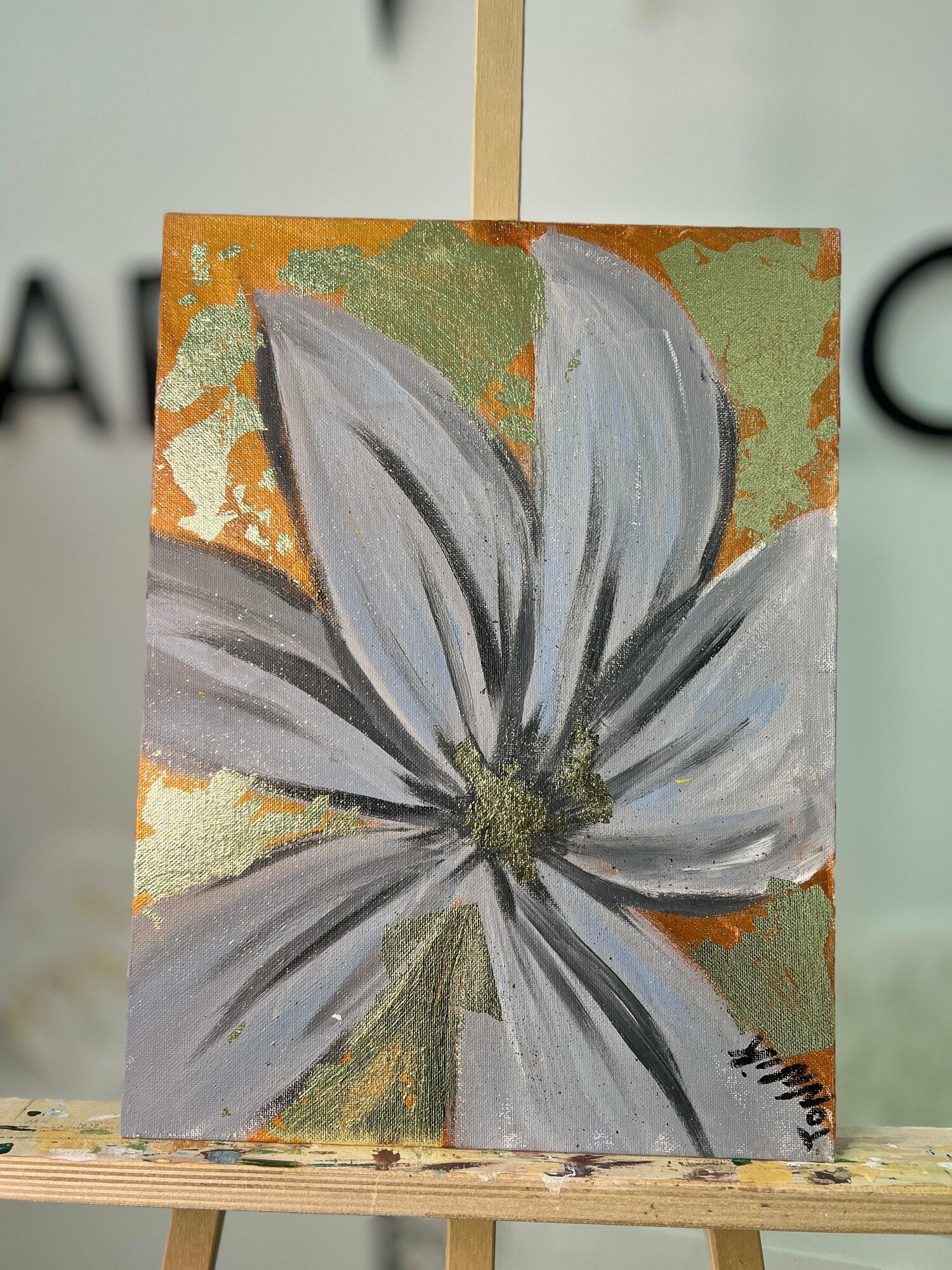 Акриловая живопись, картина ручной работы размером 40х30 "Цветок с поталью"