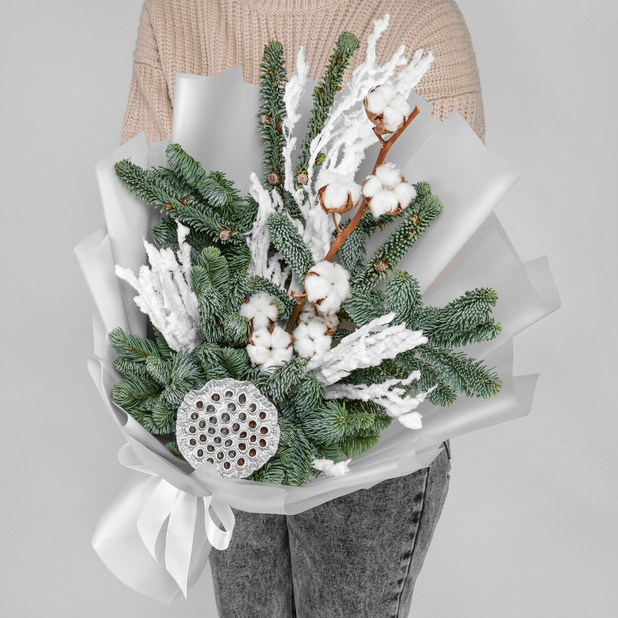 Новогодний букет Мегацвет24 "Бело-Серебряный", нобилис с сухоцветами в дизайнерской упаковке
