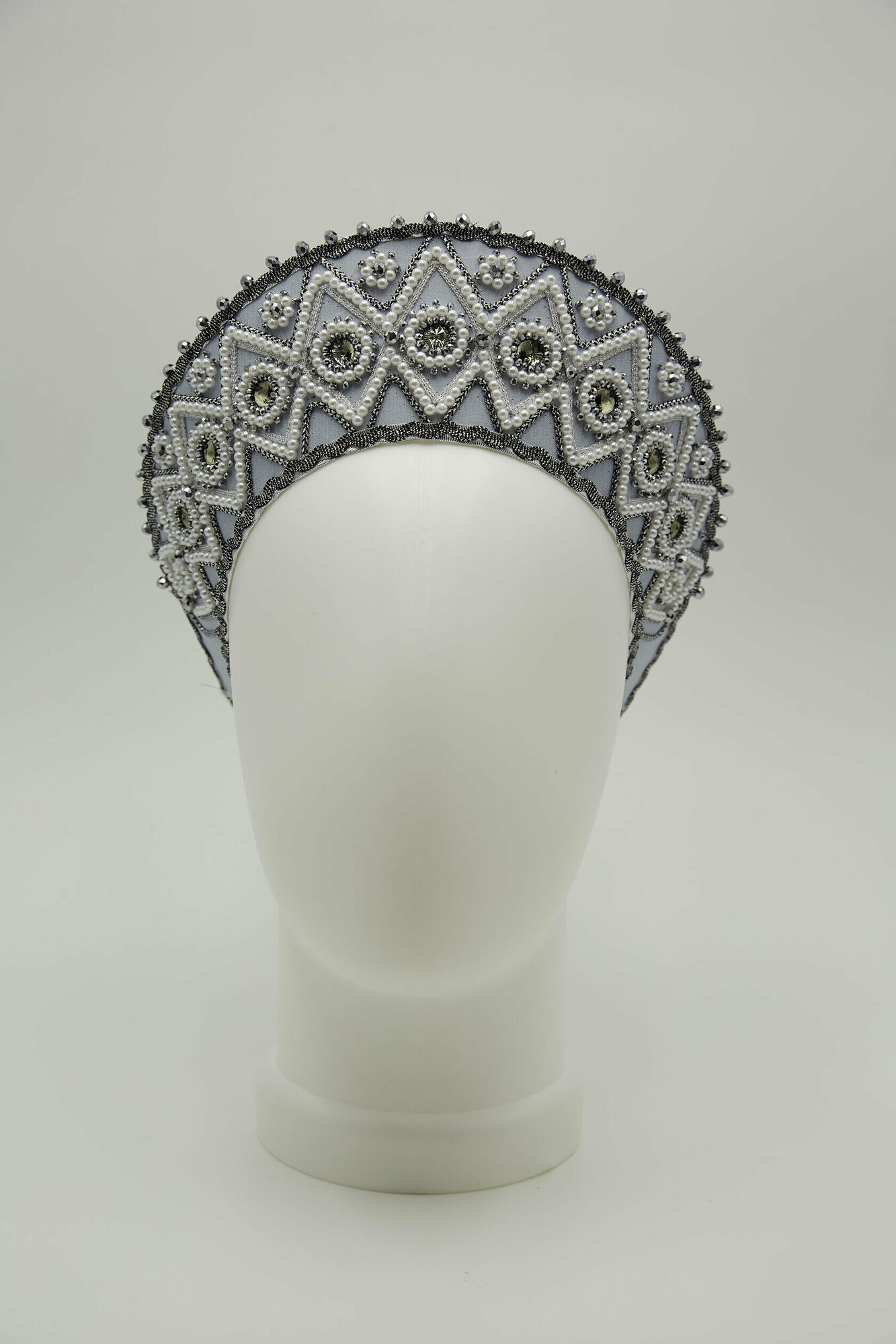 Кокошник Забава Углич "Вечерница", жемчужный светлый, серебро