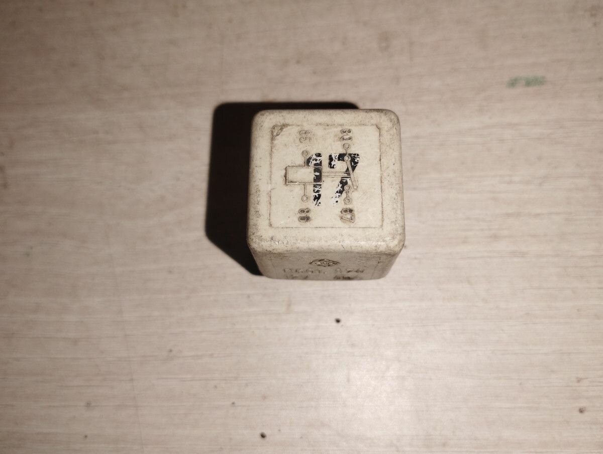 Реле №17 Audi 100 C3 171937503A