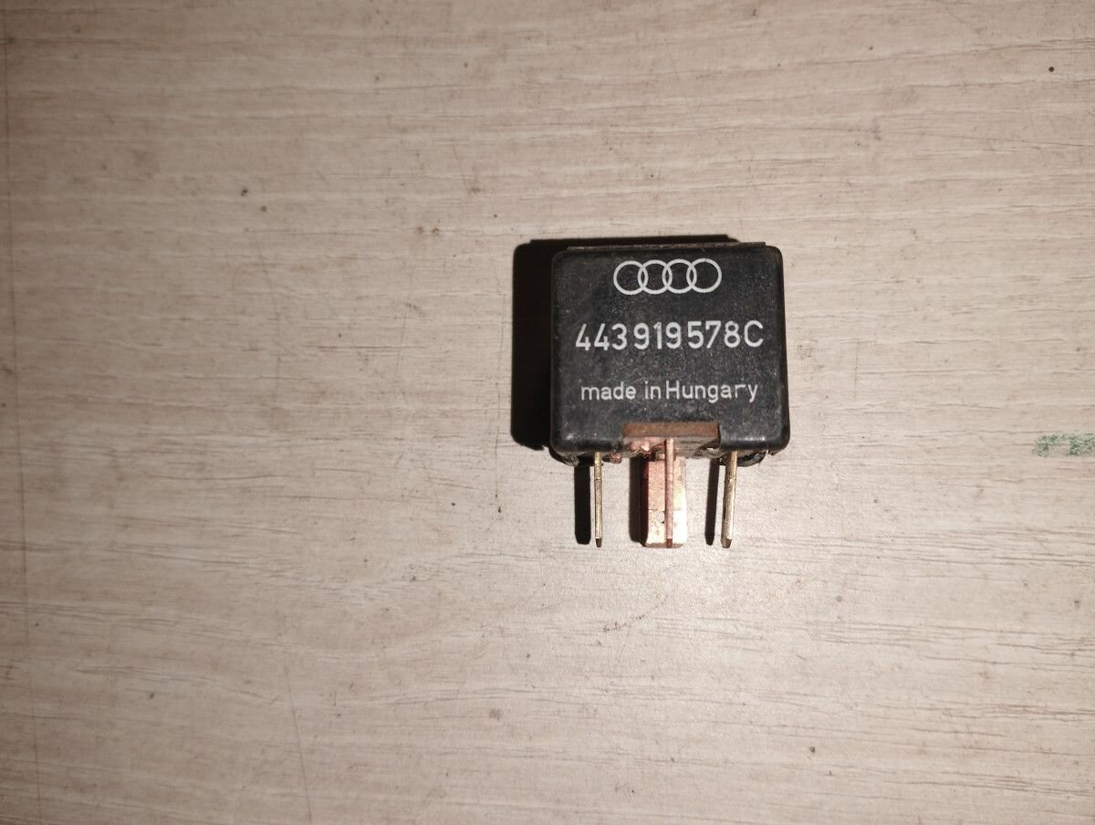 Реле кондиционера Audi 100 C3 443919578C
