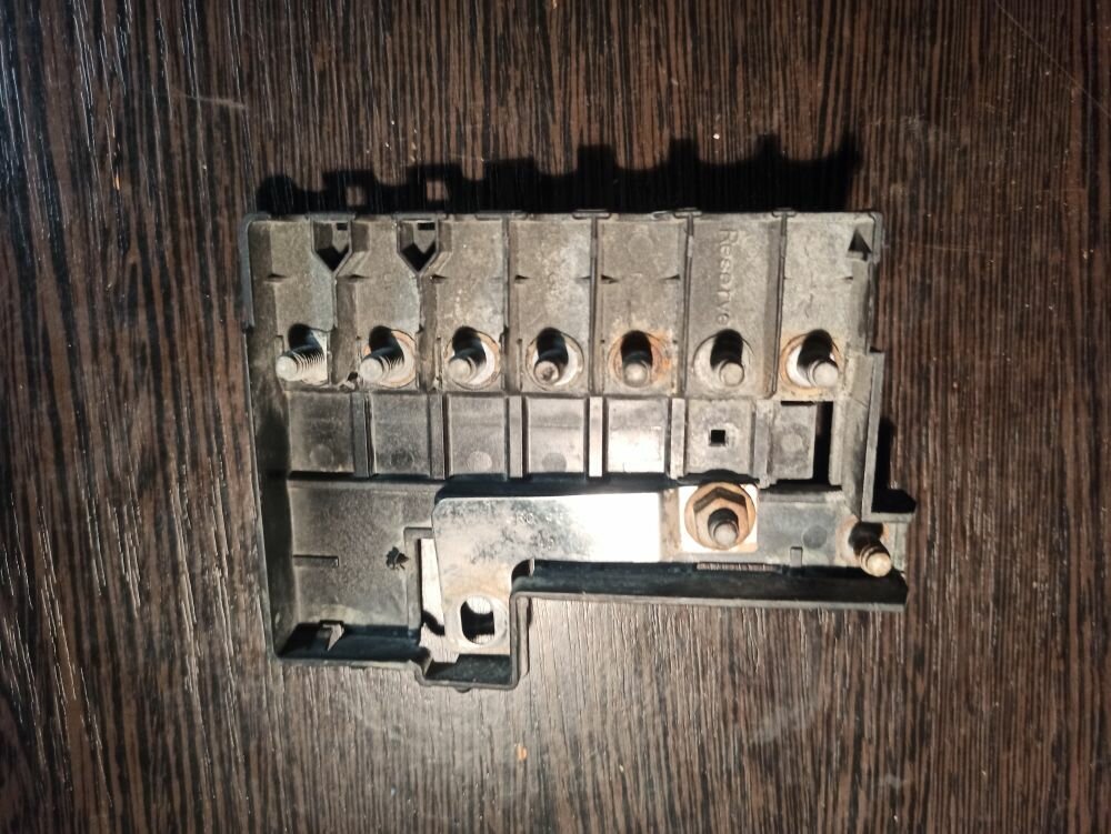 Блок предохранителей Skoda Fabia 2 Volkswagen Polo 6R0937550A