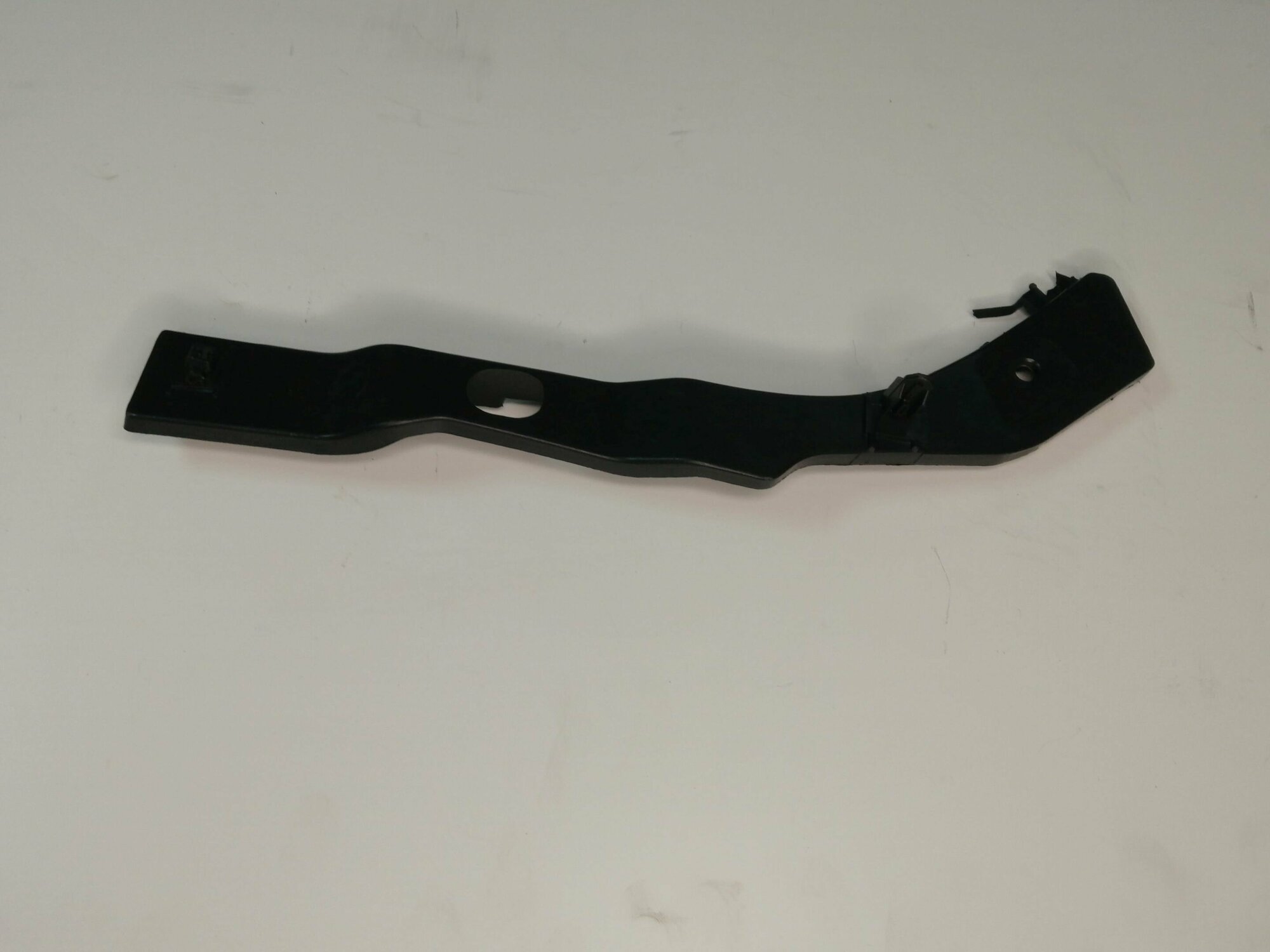 Кронштейн бампера переднего левый Geely MK [1.5 16V 5MT седан] 1018005962