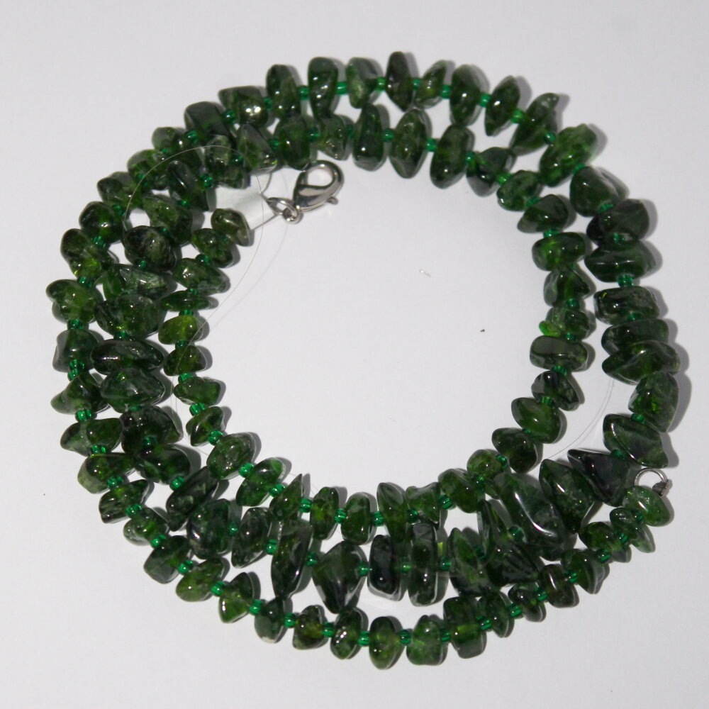 Бусы, хромдиопсид