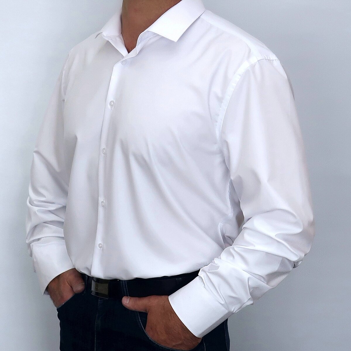 Рубашка Рубашка мужская с длинным рукавом, приталенная, светлая сорочка, на пуговицах, рубаха на лето и на любой сезон, стильный фасон одежды, красивый и модный образ, белая однотонная, летняя без карманов