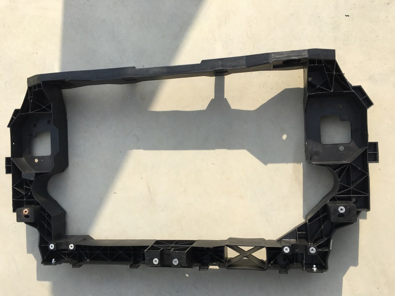 Панель радиатора передняя Haval F7 [2.0 16V 7AMT внедорожник 4X4] 8400217XKQ00A