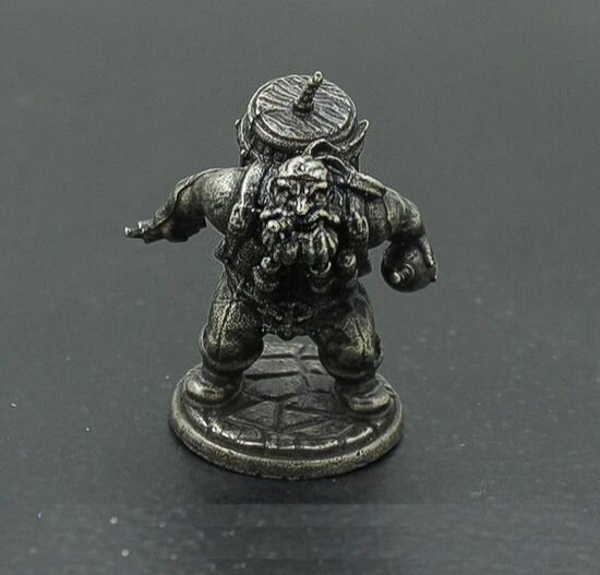 Гном (Дворф) сапер с бочкой пороха и гранатами. Dwarf. Фигурка металлическая 26 мм. Аксессуар для настольных игр ДнД / Dungeons & Dragons