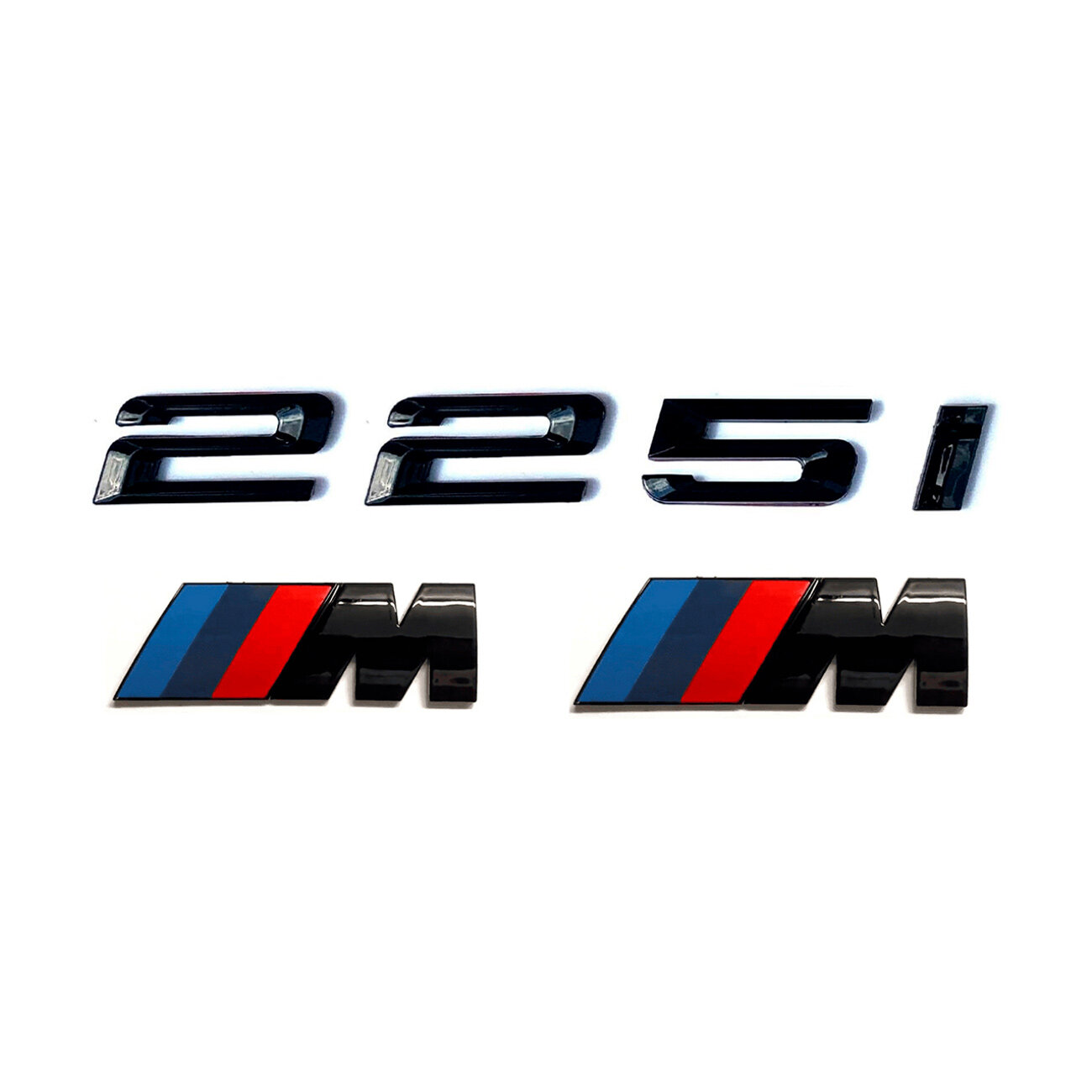 Комплект: шильдик на багажник 225 i для BMW 2 ой серии + 2 эмблемы на крыло M-performance черный мат