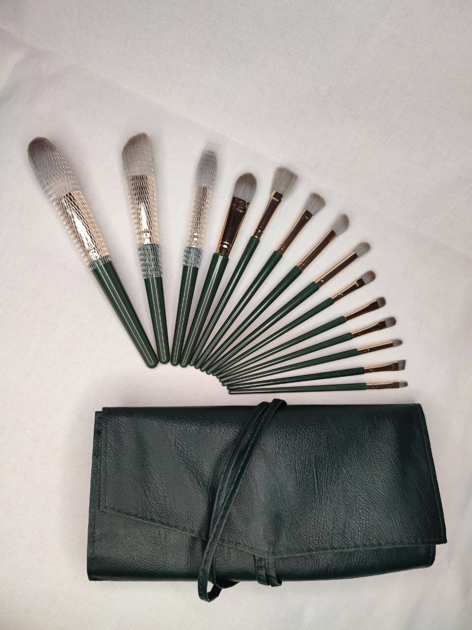 Профессиональный набор кистей для макияжа 14 штук