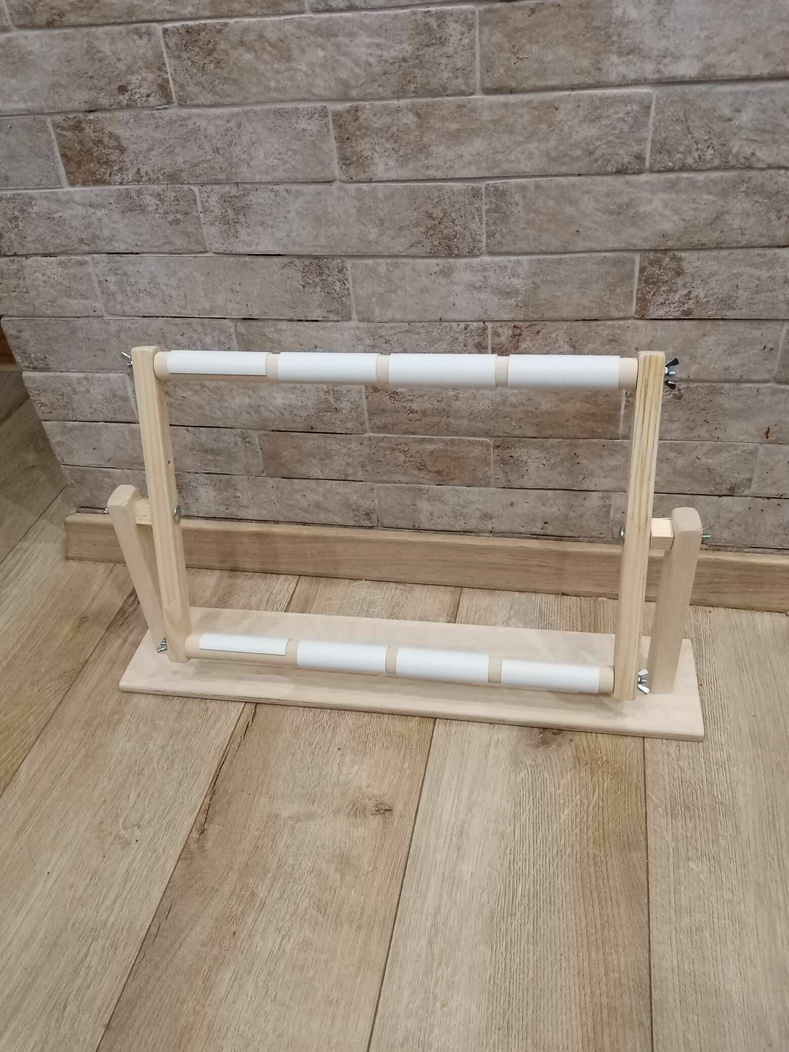 Пяльцы-рамка настольная деревянная 30х40 для вышивания, бисероплетения, рукоделия