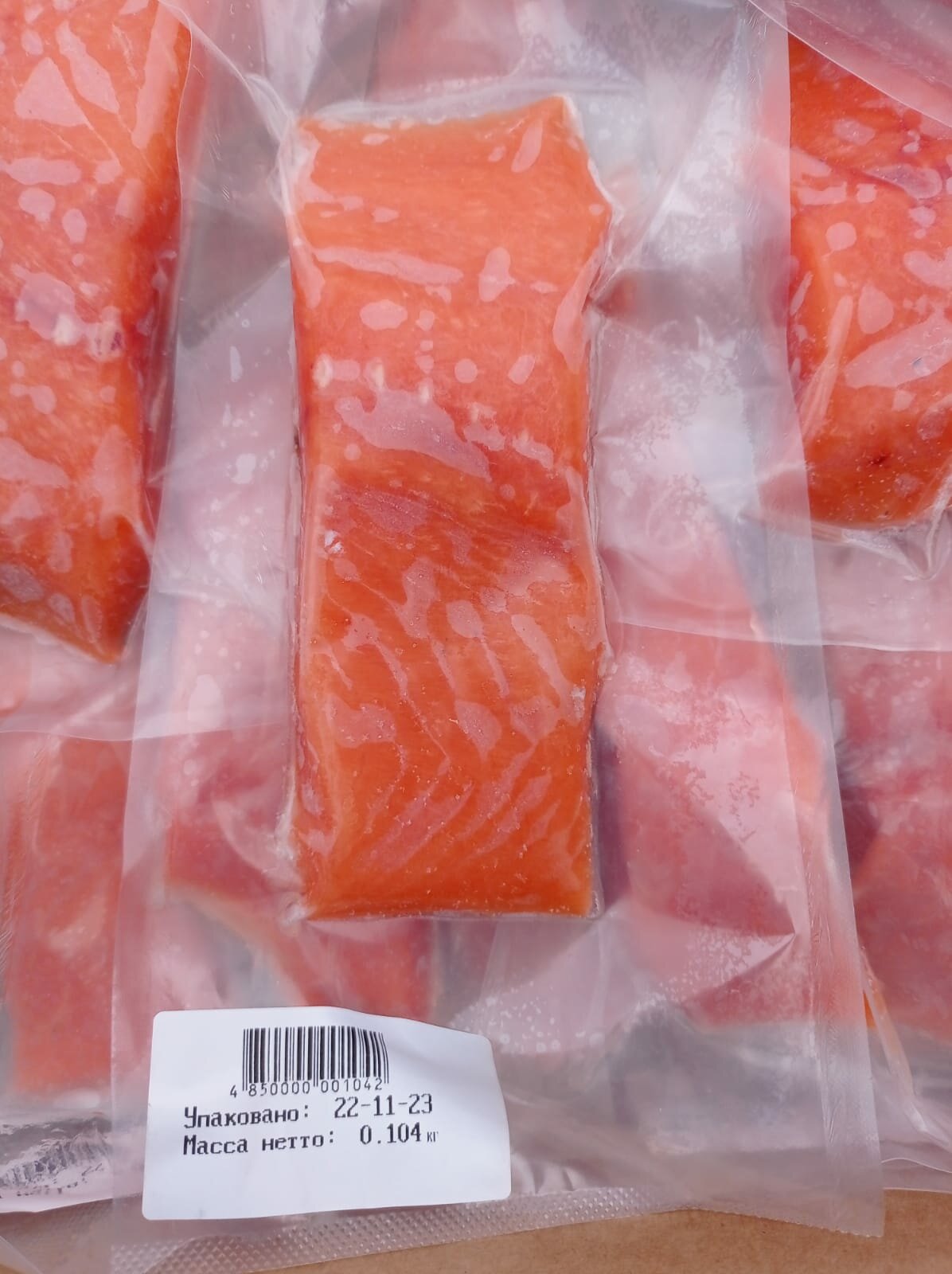 Форель филе кусок на шкуре 100+гр замороженная в индивидуальной вакуумной упаковке, коробка 12кг