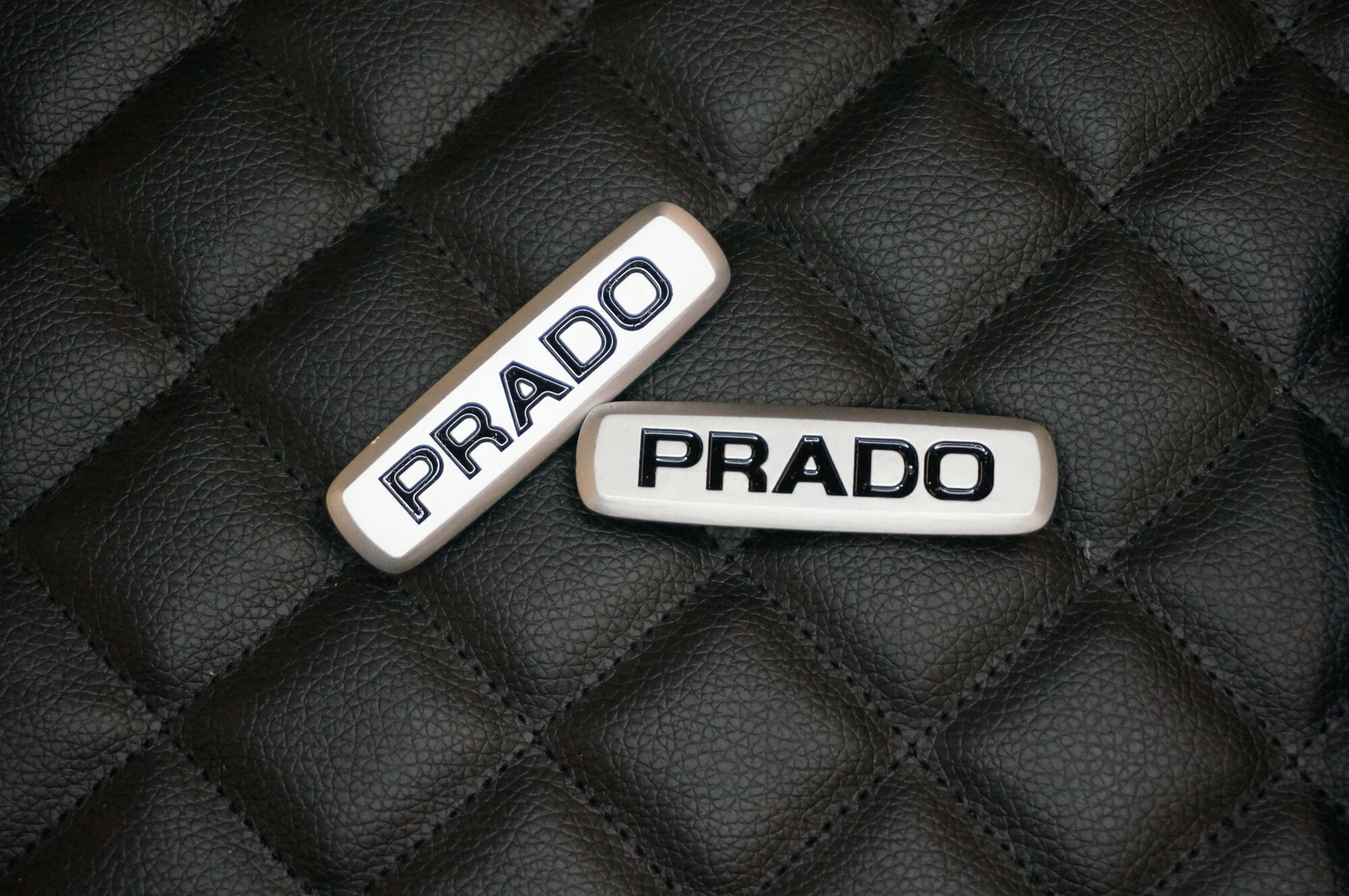 Логотип (шильдик) на автомобильный коврик с маркой автомобиля Prado / Прадо