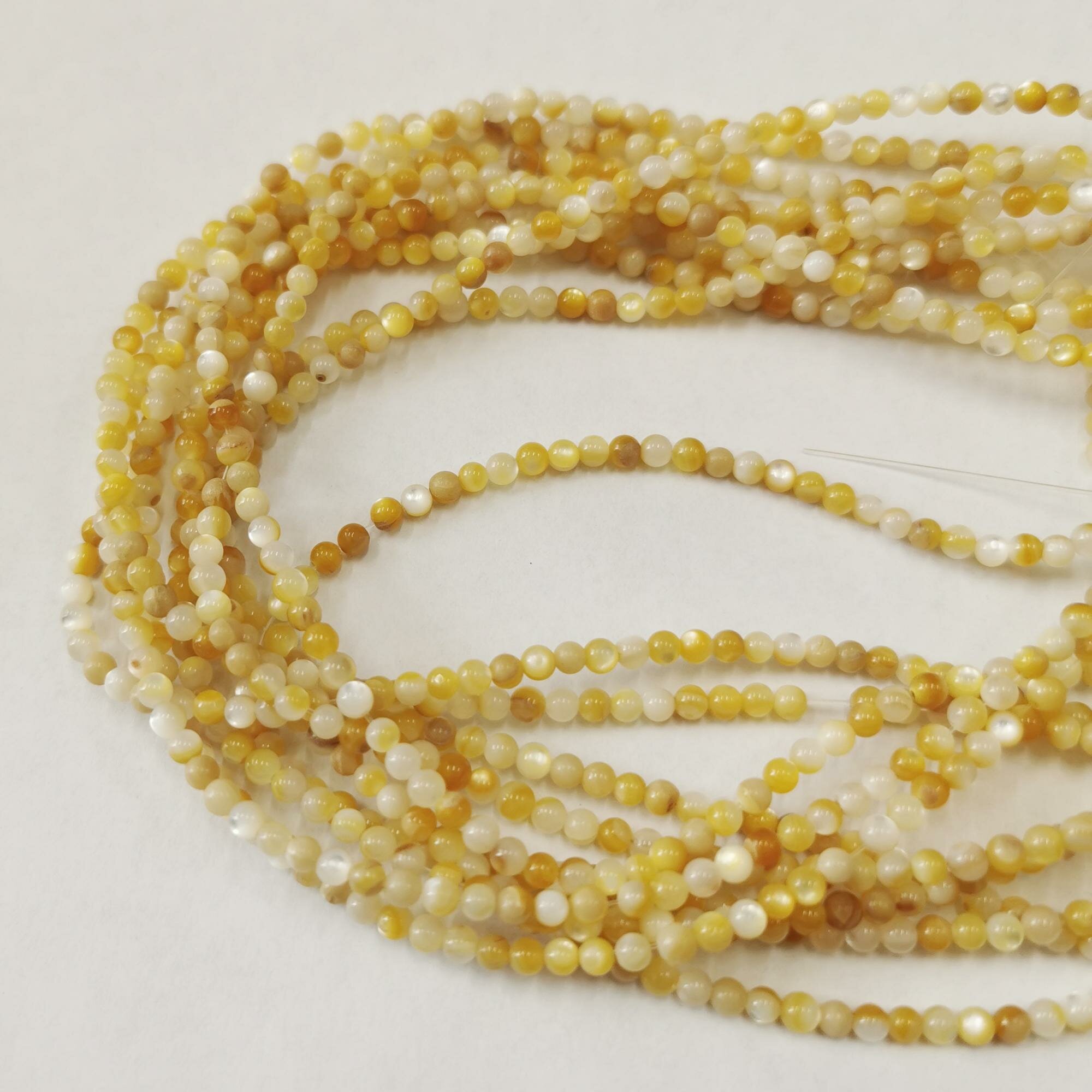 Бусина из ракушки, 3-4мм, в жёлтых тонах, 110 шт, низка
