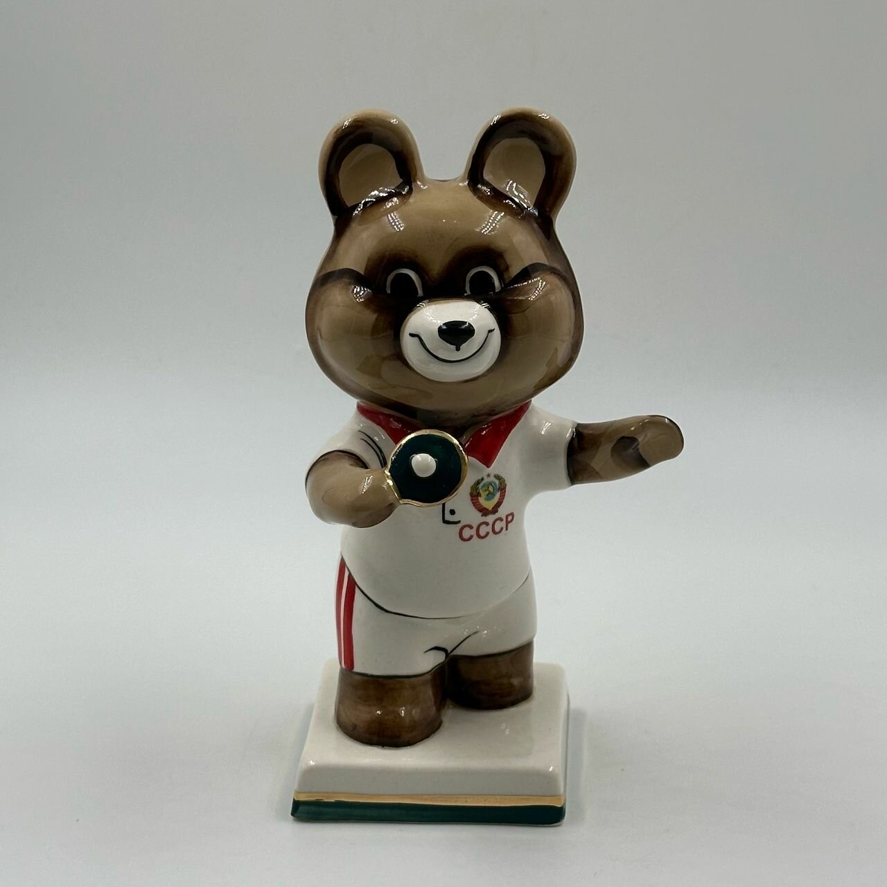 Фарфоровая Статуэтка Олимпийский Мишка СССР- Теннисист в Красной Форме!
