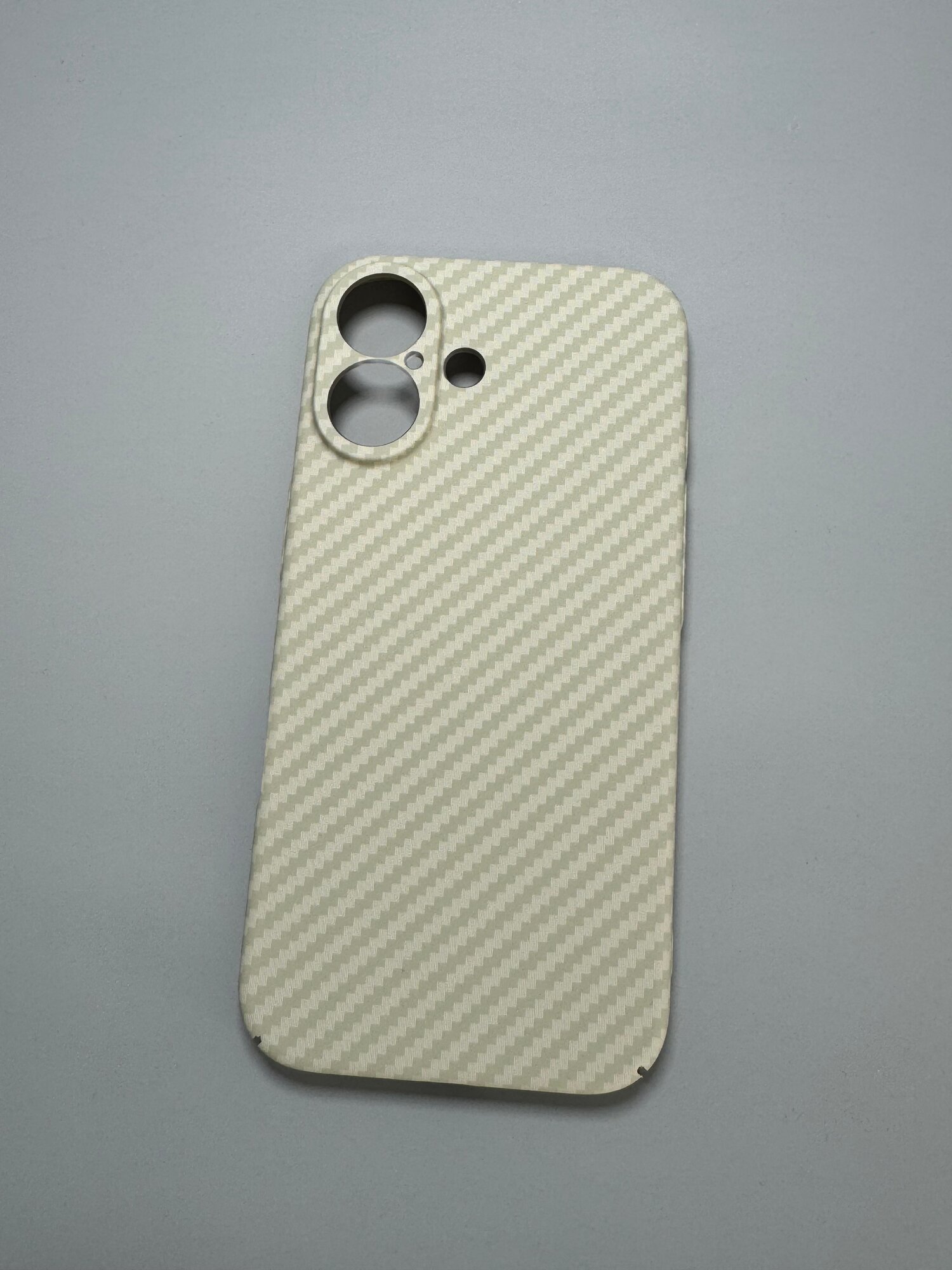 Чехол для Iphone 16 из ударопрочного пластика под карбон Luxo бежевый