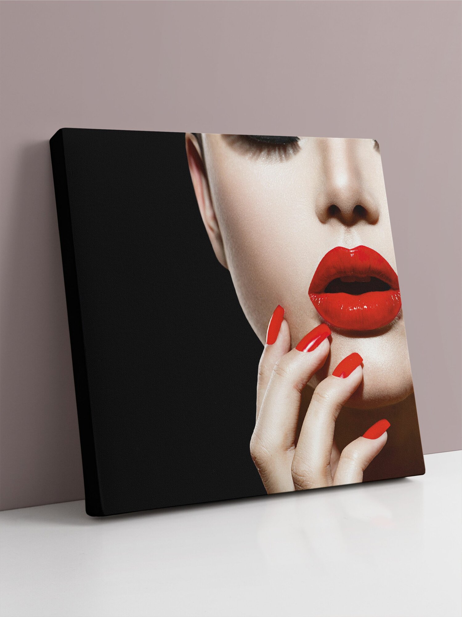 Картина для интерьера на стену портрет. Девушка с красными губами 50х50 см на холсте на подрамнике