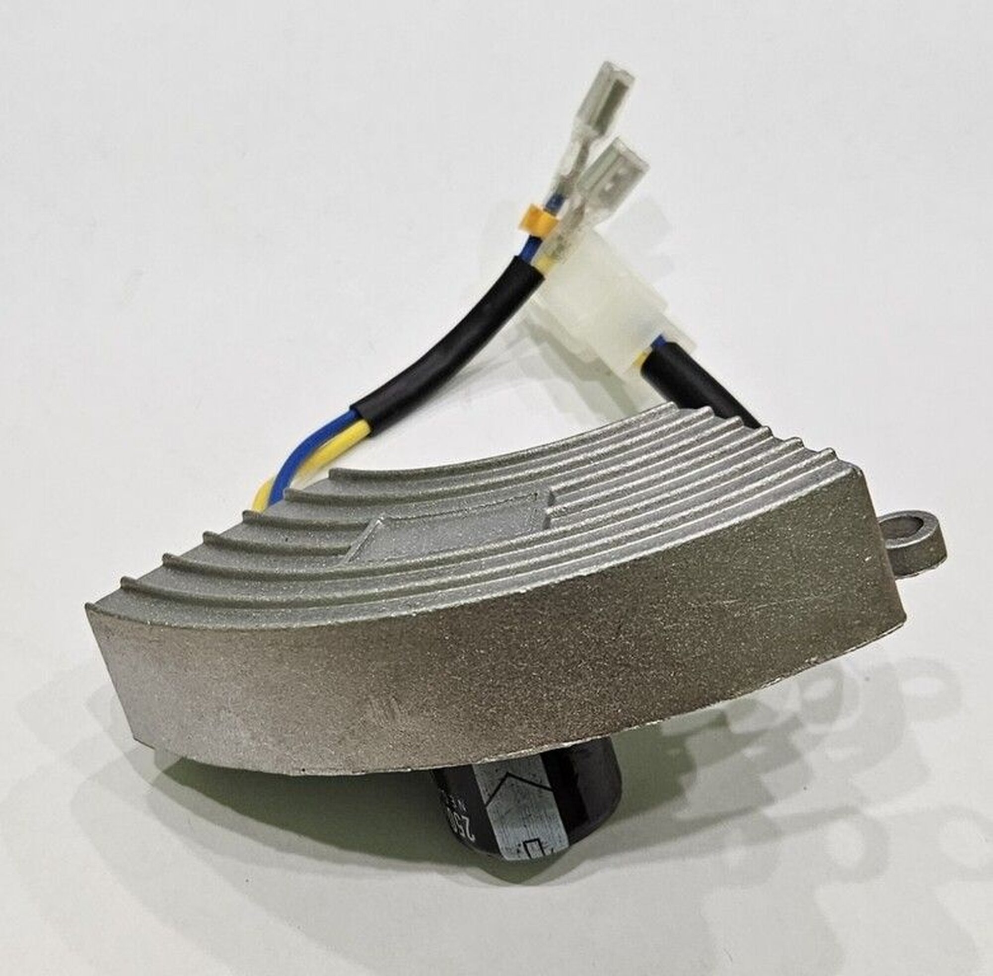 Блок AVR для бензинового генератора 2 кВт-3,5 кВт алюминиевый