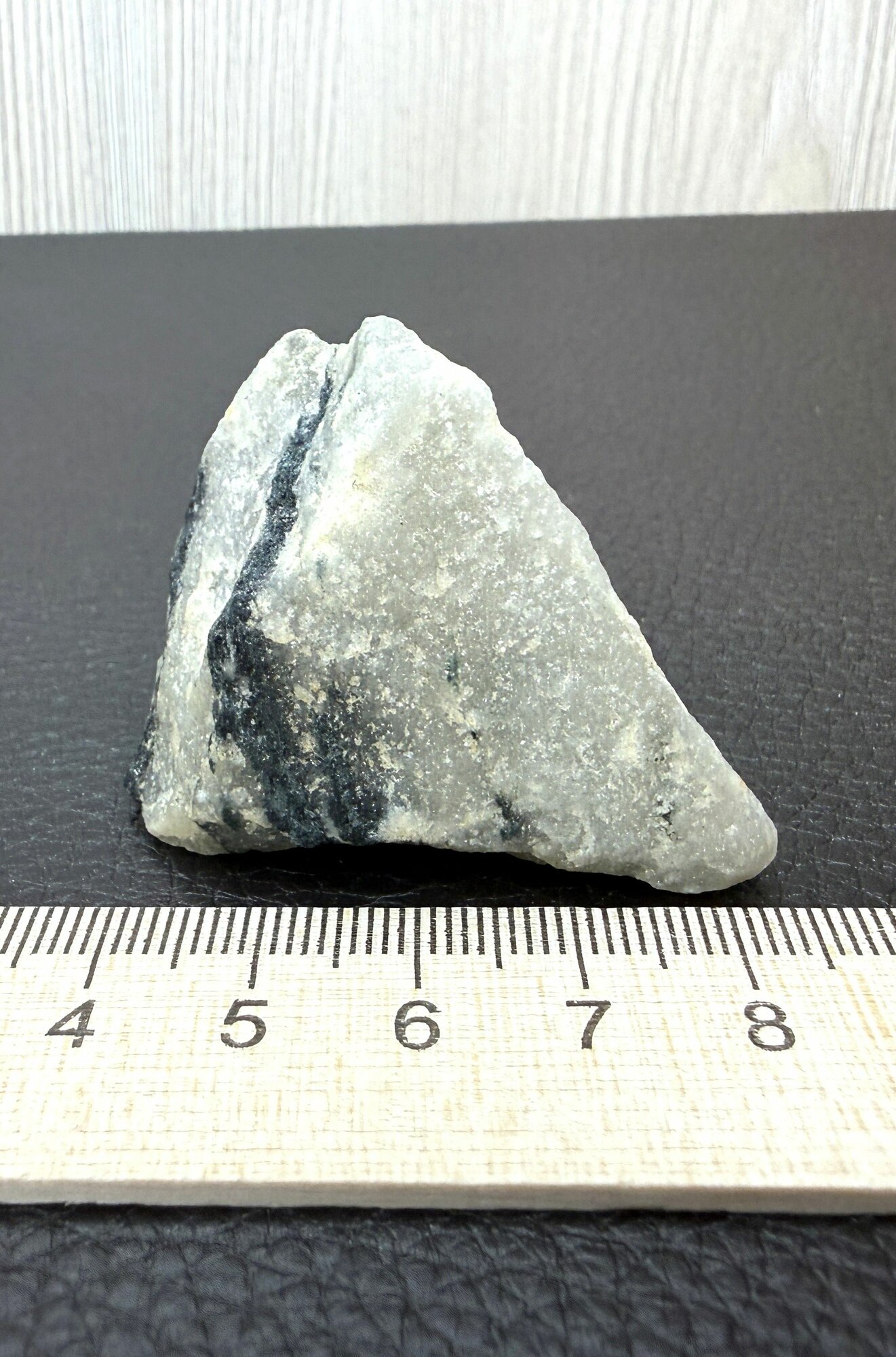 Натуральный камень Сверкающий кварц