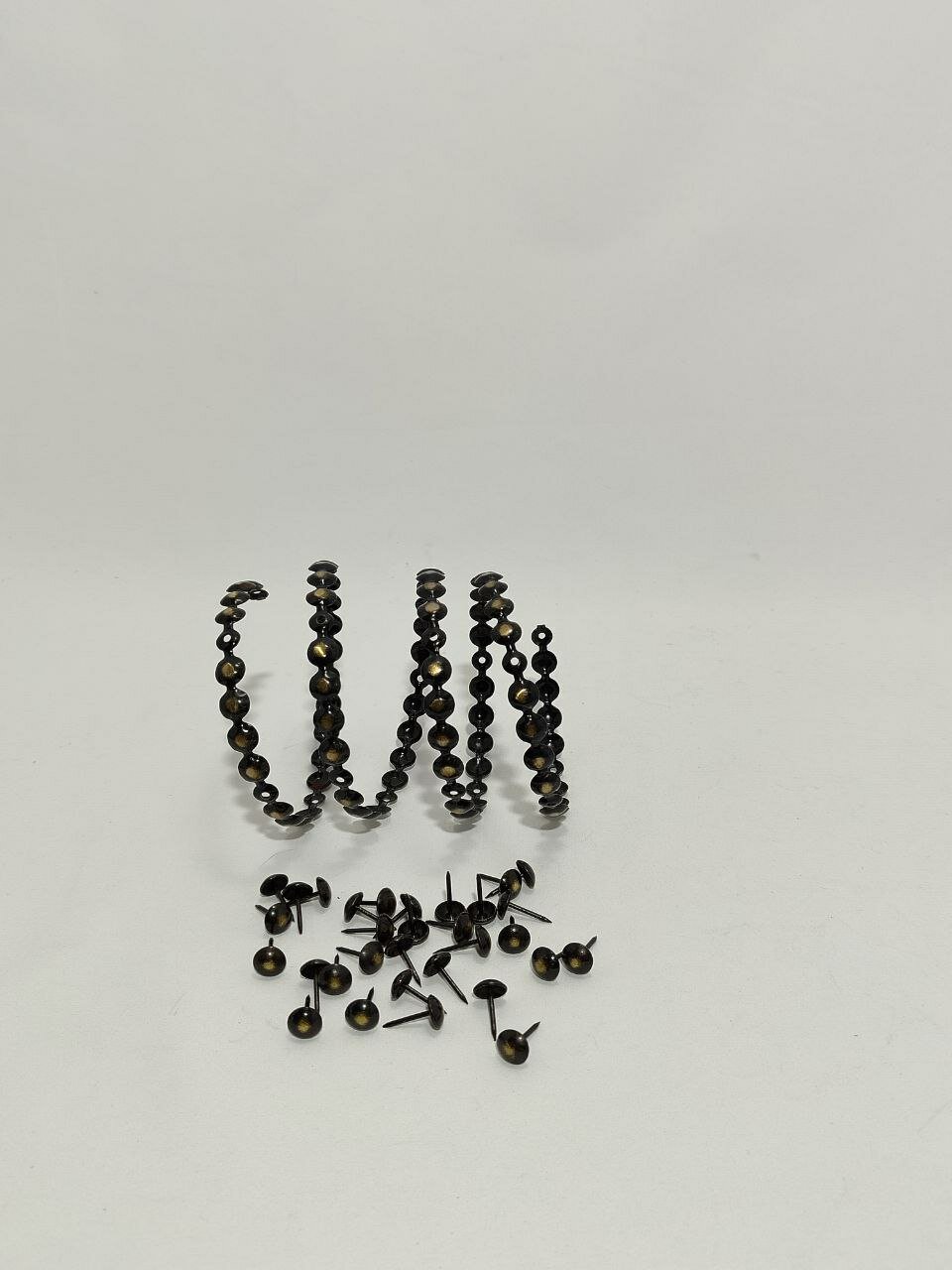 Декоративная гвоздевая лента молдинг для мягкой мебели и обшивки входных дверей