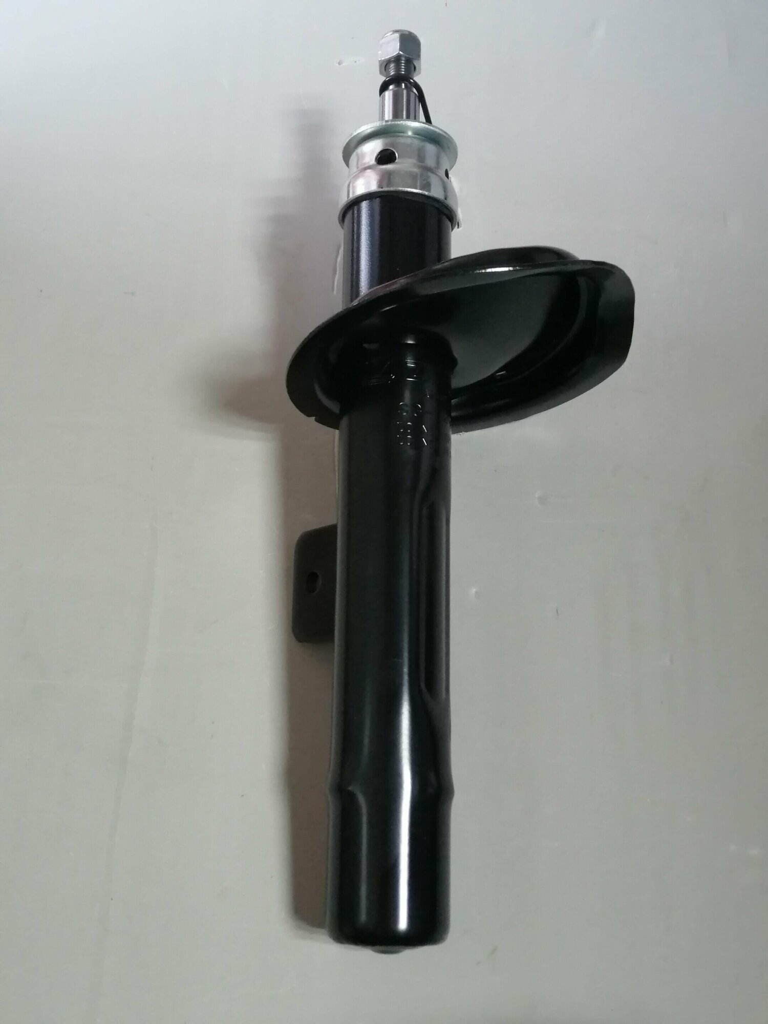 Амортизатор передний правый (газовый) ZEKKERT Dongfeng S30 [1.6 16V 5MT седан]