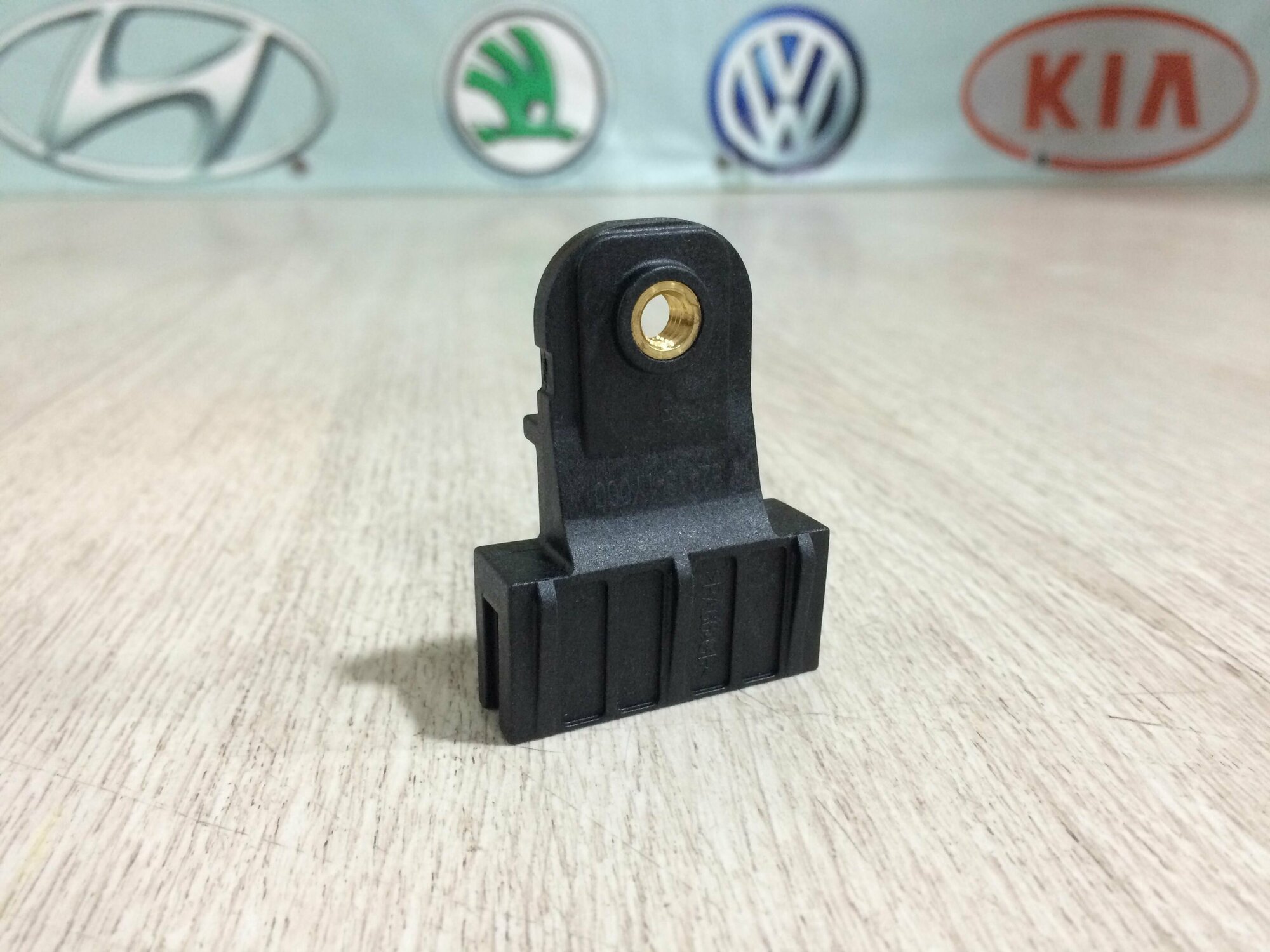 Фиксатор крепление стекла двери комплект-2шт для Солярис 2 Рио 4 X line 2017-2022гг