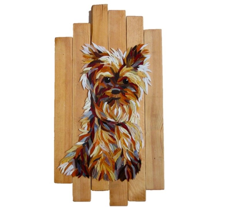 "Йоркширский терьер" Мозаика на деревянной основе из витражного стекла