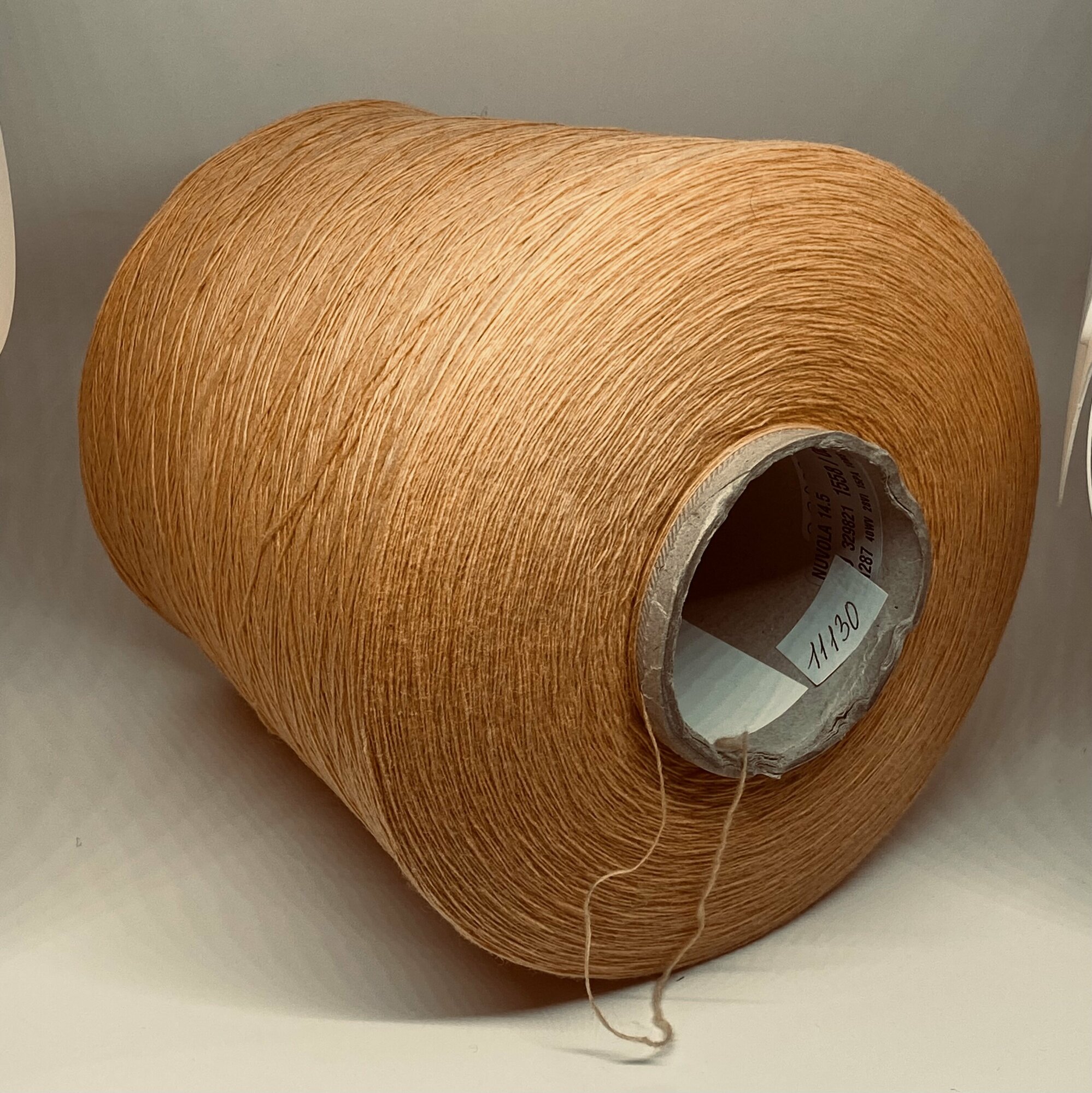 Пряжа на бобине (Италия) 40% шерсть мериноса 7% ангора10% кашемир 28% вискоза 15% п/а 100г-1450 м 320г