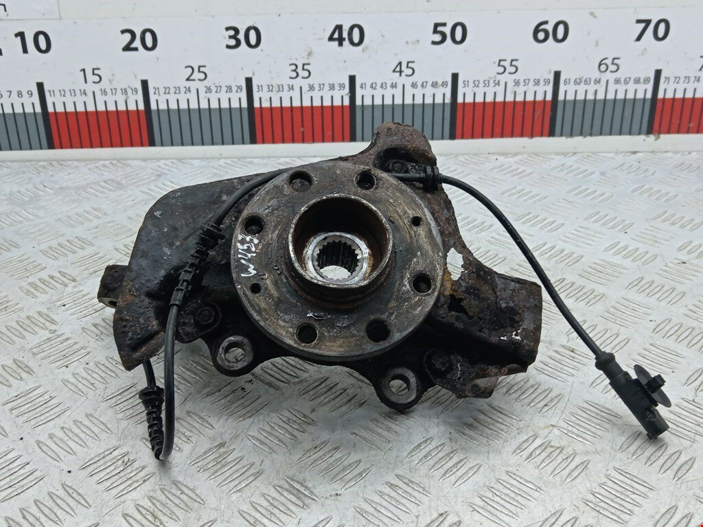 Ступица (кулак цапфа) передняя левая Opel Corsa D 95524778 арт. 1972104