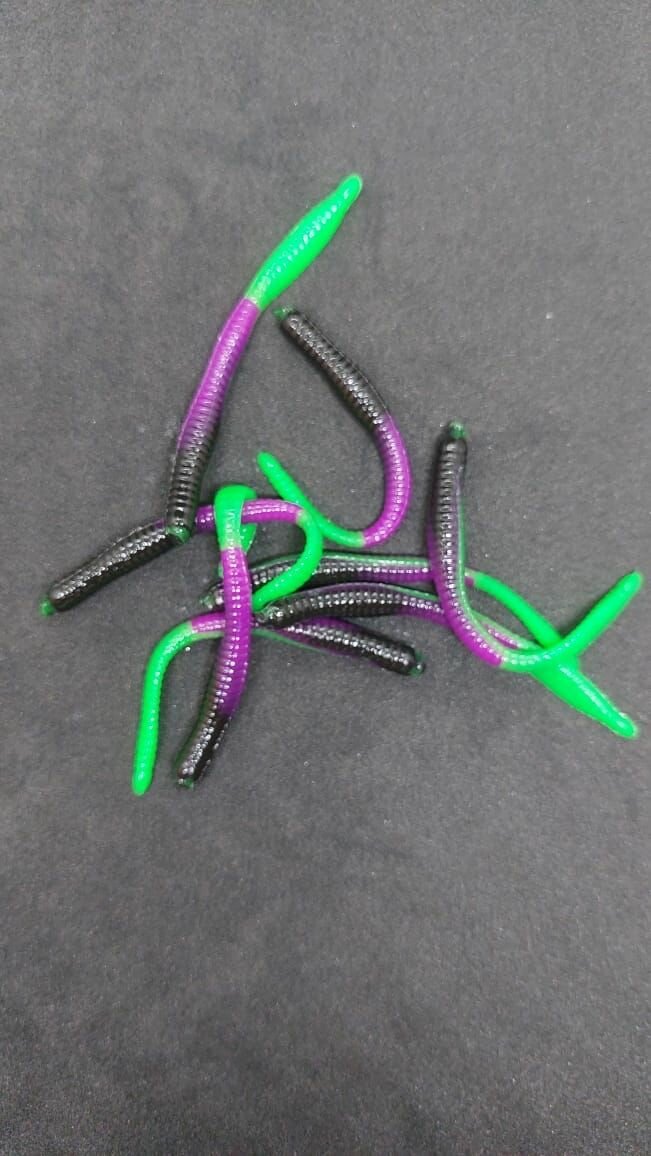 Силиконовые сьедобные приманки "Бобровый хвост". цвет Черно-фиолет-зеленый