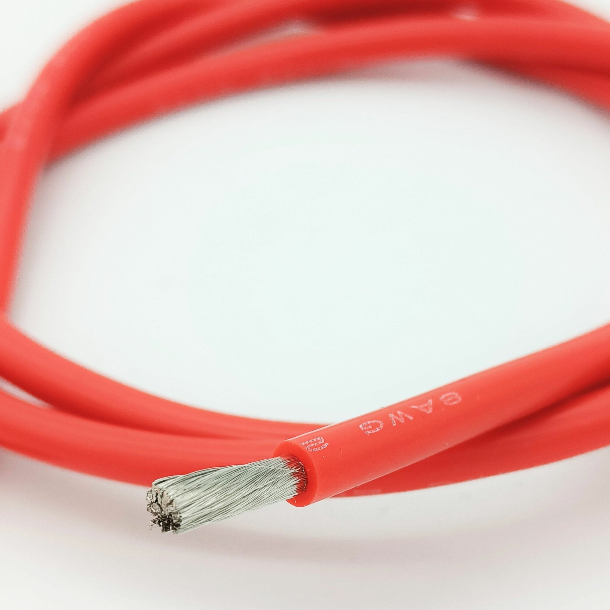 Провод силиконовый 8AWG/8.3кв. мм, лужёная медь 1650*0.08мм, красный 1 метр