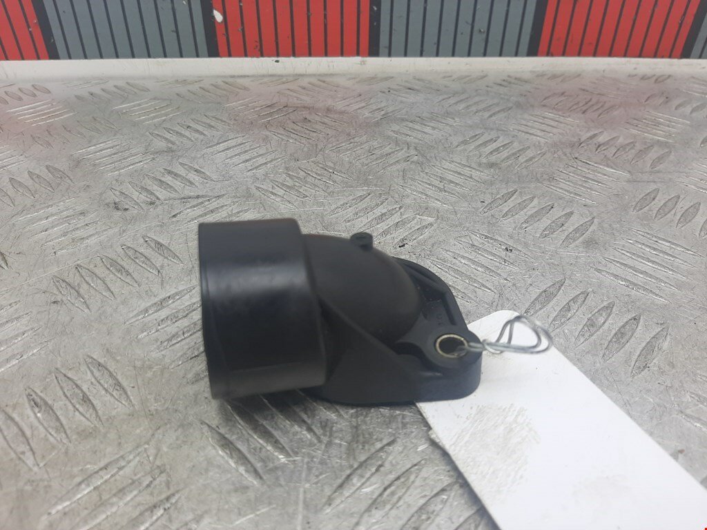 Фланец (штуцер системы охлаждения тройник) Renault Megane 2 8200590563 арт. 2096179