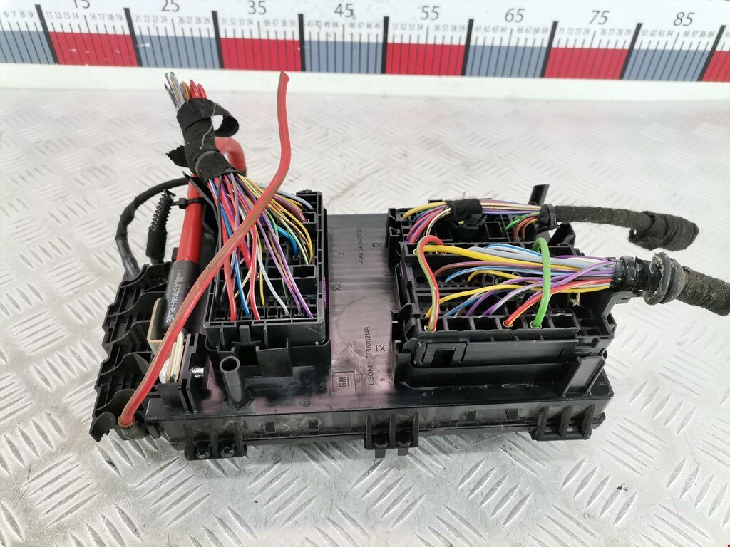 Блок предохранителей Opel Astra J 13313205 арт. 1688931