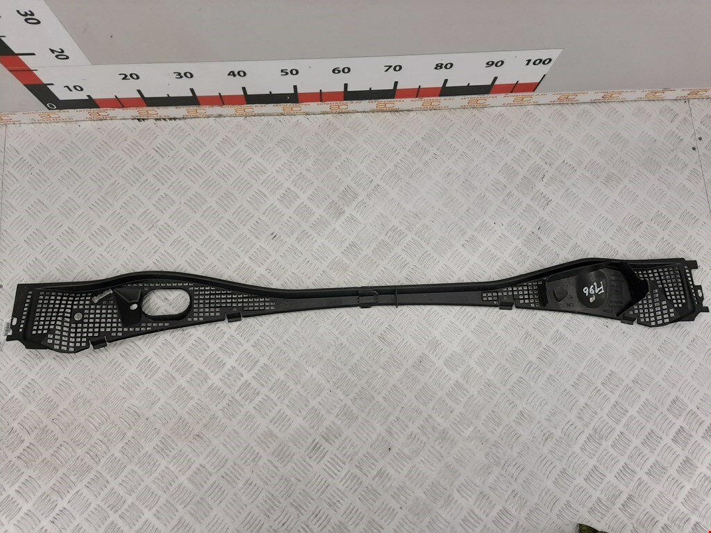 Дождевик (жабо) Renault Sandero 1 8200825457 арт. 825844