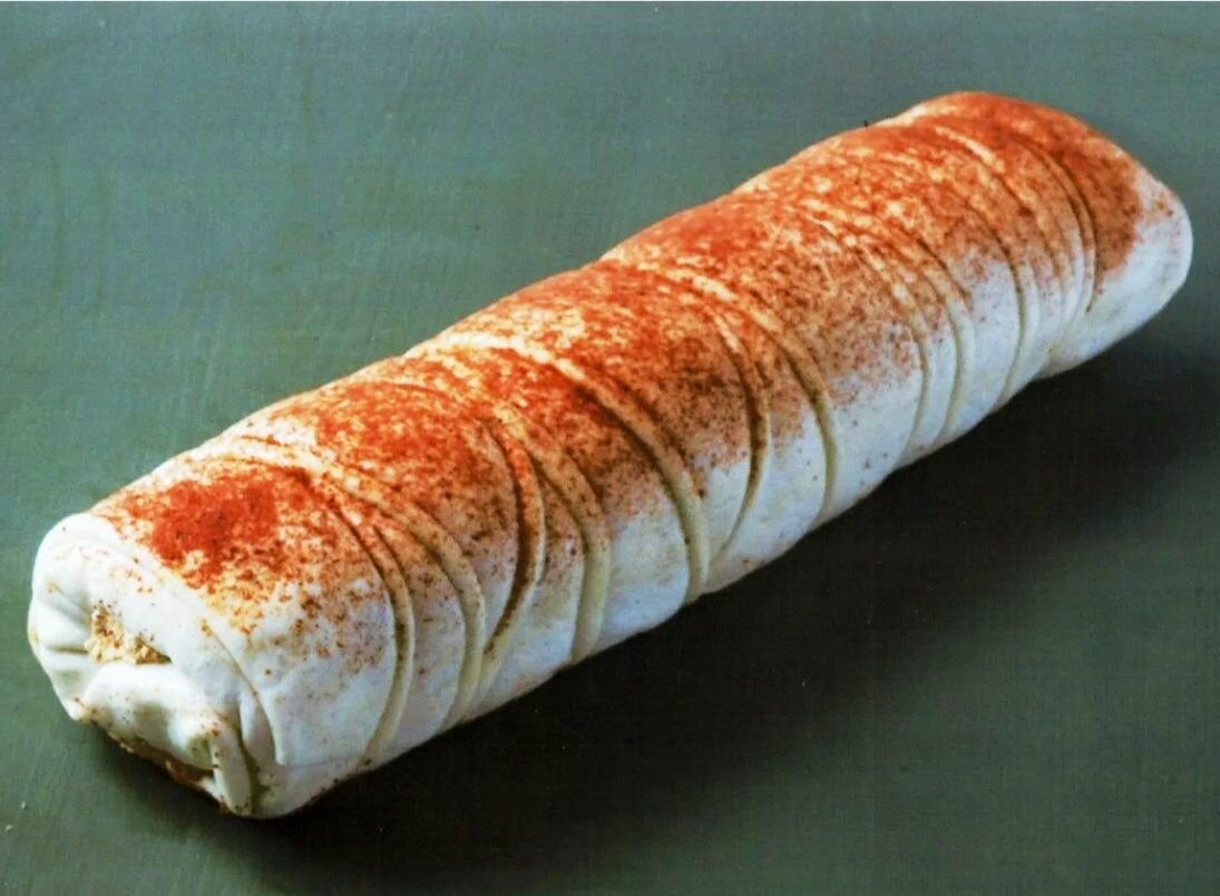 Рулет *Сулугуни* со специями в вакуумной упаковке 1кг.