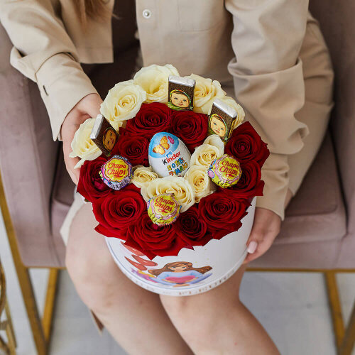 Букет Венера в цветах № 45, розы, оформление в коробке, высота 35 см, красный